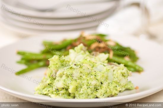 Cheesy Broccoli Mashed Potatoes Recipe
